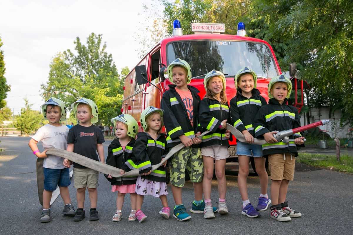 Firefighter theme party - Real fire engine with firefighters - Budapets ...